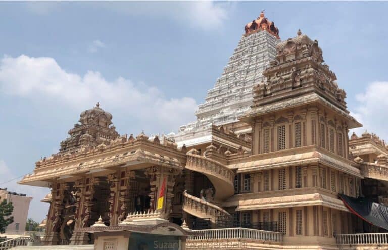 Chhatarpur Temple: Visiting Delhi's Largest Temple Complex 2026